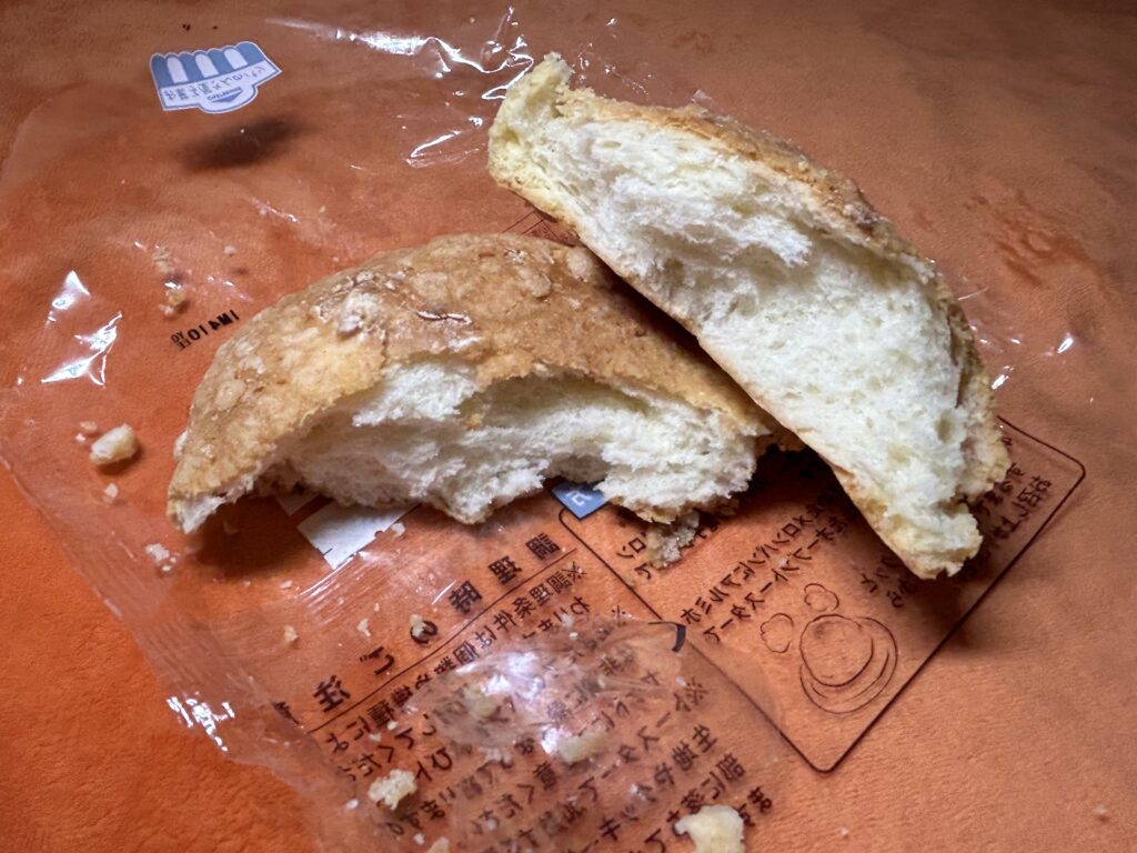 シャトレーゼの「焦がしバターのメロンパン」を食べました。 | たべました。