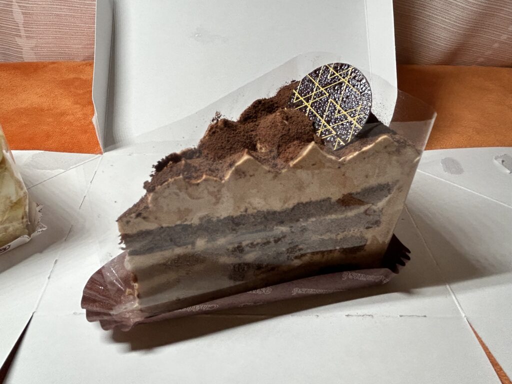 シャトレーゼの「クレープ・オ・フリュイ」と「パリパリチョコショート」を食べました | たべました。